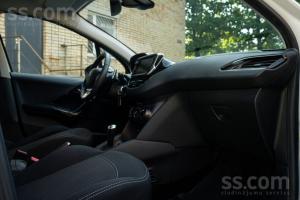 White Peugeot 208 2018 in Riga, with an engine capacity of 1.20 L and mileage of 160 thousand km for 6200 €, photo 8 on AUTOMOTO.COM.LV
