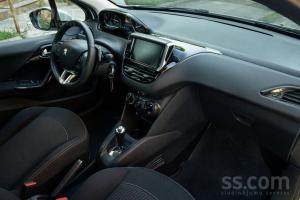 White Peugeot 208 2018 in Riga, with an engine capacity of 1.20 L and mileage of 160 thousand km for 6200 €, photo 9 on AUTOMOTO.COM.LV