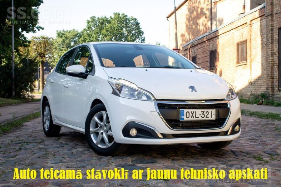 White Peugeot 208 2018 in Riga, with an engine capacity of 1.20 L and mileage of 160 thousand km for 6200 €, photo 3 on AUTOMOTO.COM.LV