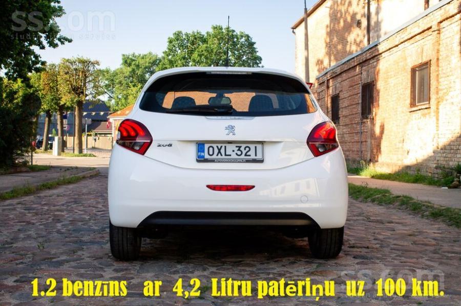 White Peugeot 208 2018 in Riga, with an engine capacity of 1.20 L and mileage of 160 thousand km for 6200 €, photo 5 on AUTOMOTO.COM.LV