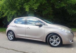 Yellow Peugeot 208 2012 in Siauliai, with an engine capacity of 1.60 L and mileage of 216 thousand km for 3850 €, photo 3 on AUTOMOTO.COM.LV