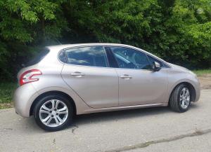 Yellow Peugeot 208 2012 in Siauliai, with an engine capacity of 1.60 L and mileage of 216 thousand km for 3850 €, photo 4 on AUTOMOTO.COM.LV