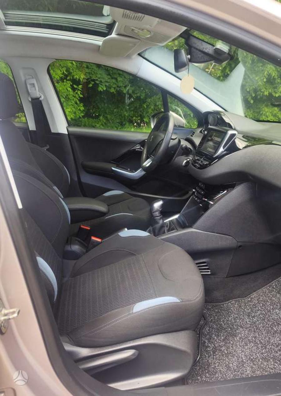 Yellow Peugeot 208 2012 in Siauliai, with an engine capacity of 1.60 L and mileage of 216 thousand km for 3850 €, photo 13 on AUTOMOTO.COM.LV
