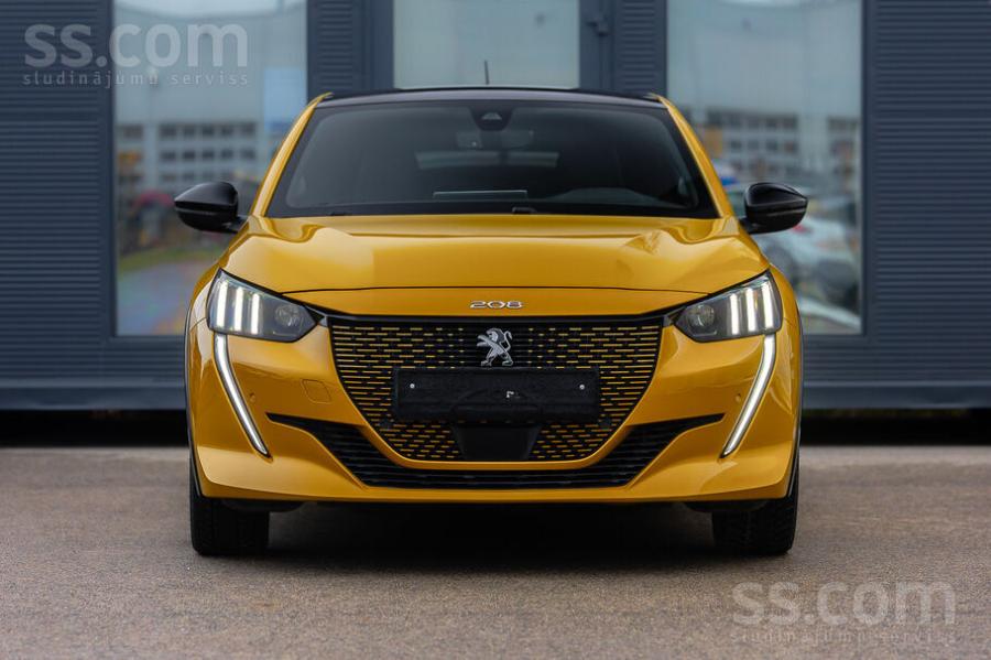 Yellow Peugeot 208 2020 in Jelgava, with an engine capacity of 1.20 L and mileage of 67 thousand km for 15490 €, photo 5 on AUTOMOTO.COM.LV