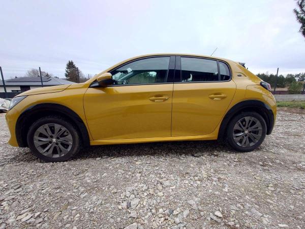 Yellow Peugeot 208 2020 in Vilnius, with an engine capacity of 0.00 L and mileage of 85 thousand km for 13915 €, photo 5 on AUTOMOTO.COM.LV