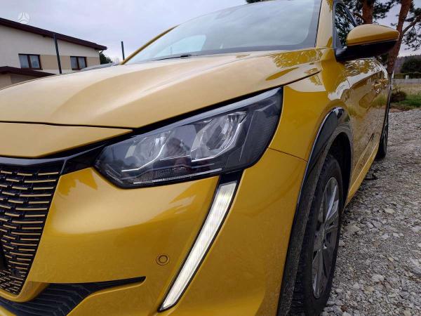 Yellow Peugeot 208 2020 in Vilnius, with an engine capacity of 0.00 L and mileage of 85 thousand km for 13915 €, photo 9 on AUTOMOTO.COM.LV
