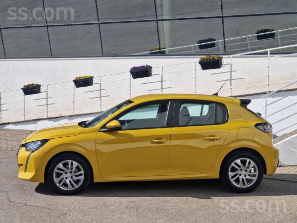 Yellow Peugeot 208 2020 in Riga, with an engine capacity of 1.20 L and mileage of 91 thousand km for 10950 €, photo 4 on AUTOMOTO.COM.LV