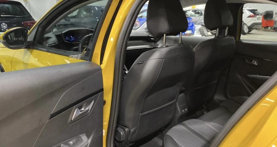 Yellow Peugeot 208 2021 in Riga, with an engine capacity of 0.00 L and mileage of 44 thousand km for 12900 €, photo 6 on AUTOMOTO.COM.LV