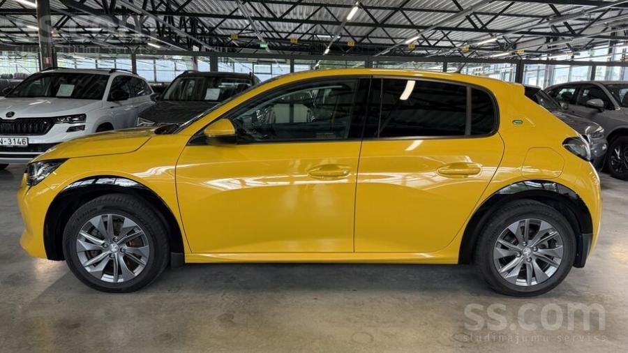 Yellow Peugeot 208 2021 in Riga, with an engine capacity of 1.40 L and mileage of 46 thousand km for 13990 €, photo 4 on AUTOMOTO.COM.LV