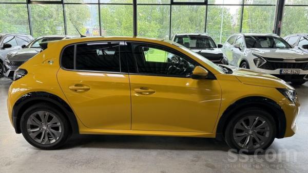 Yellow Peugeot 208 2021 in Riga, with an engine capacity of 1.40 L and mileage of 46 thousand km for 13990 €, photo 6 on AUTOMOTO.COM.LV