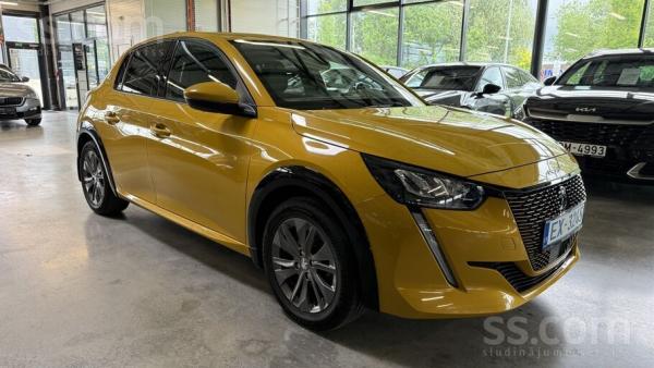 Yellow Peugeot 208 2021 in Riga, with an engine capacity of 1.40 L and mileage of 46 thousand km for 13990 €, photo 7 on AUTOMOTO.COM.LV