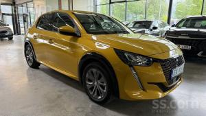 Yellow Peugeot 208 2021 in Riga, with an engine capacity of 1.40 L and mileage of 46 thousand km for 13990 €, photo 8 on AUTOMOTO.COM.LV