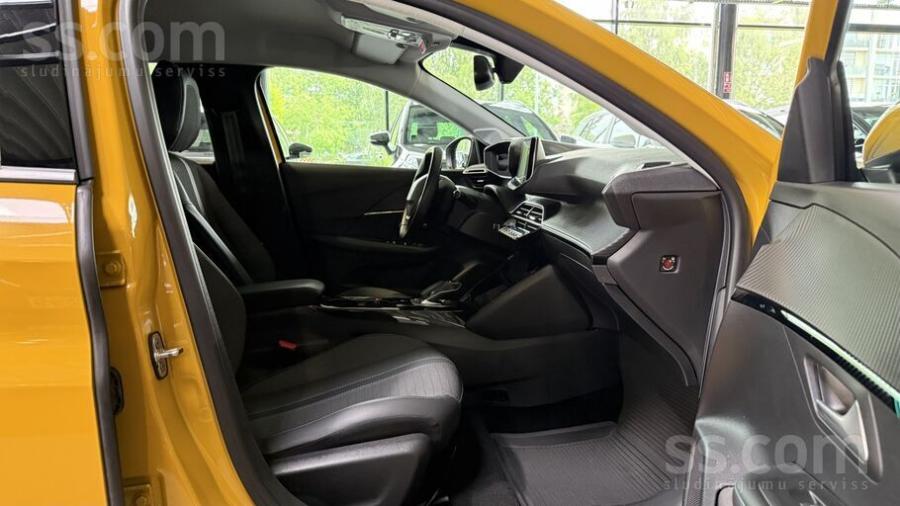 Yellow Peugeot 208 2021 in Riga, with an engine capacity of 1.40 L and mileage of 46 thousand km for 13990 €, photo 17 on AUTOMOTO.COM.LV
