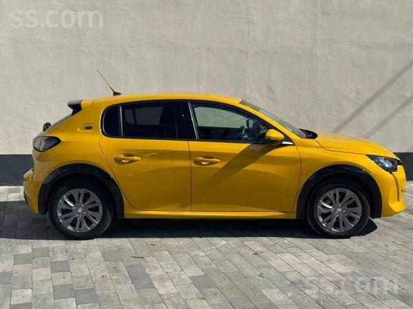 Yellow Peugeot 208 2021 in Riga, with an engine capacity of 1.60 L and mileage of 74 thousand km for 14990 €, photo 4 on AUTOMOTO.COM.LV
