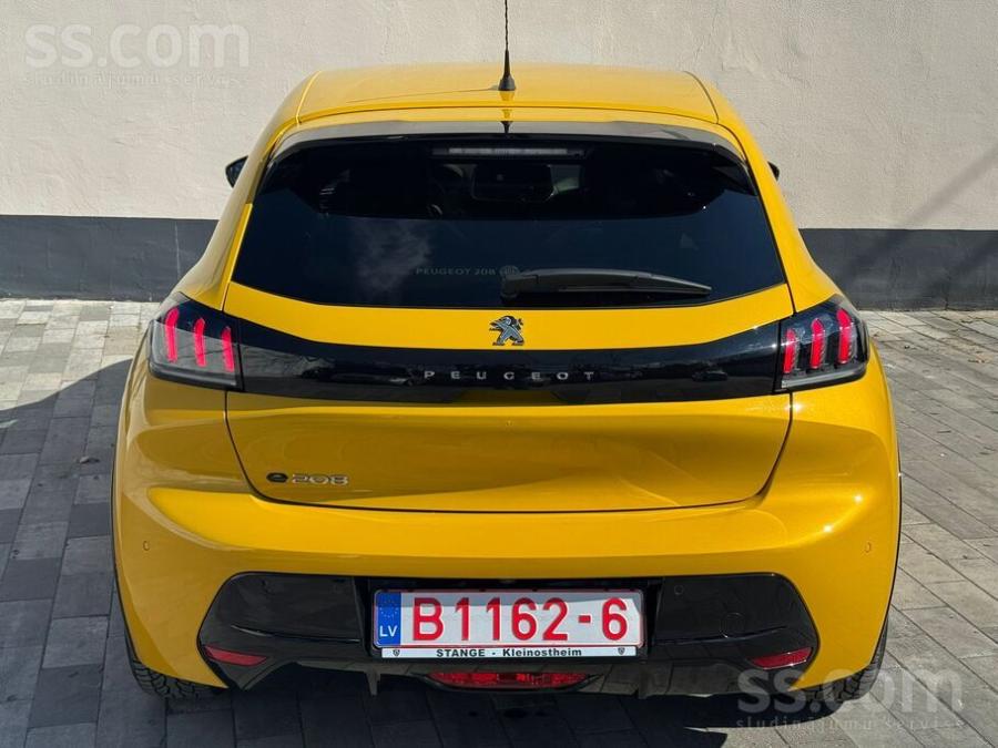 Yellow Peugeot 208 2021 in Riga, with an engine capacity of 1.60 L and mileage of 74 thousand km for 14990 €, photo 7 on AUTOMOTO.COM.LV