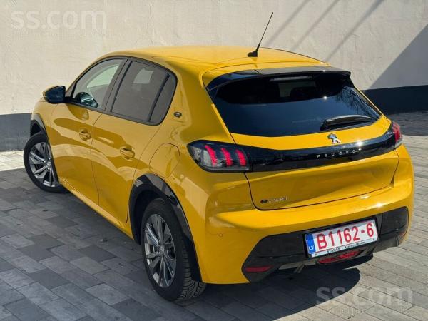 Yellow Peugeot 208 2021 in Riga, with an engine capacity of 1.60 L and mileage of 74 thousand km for 14990 €, photo 7 on AUTOMOTO.COM.LV