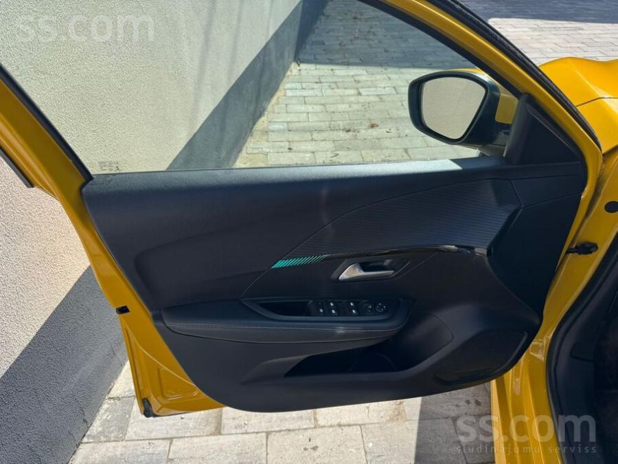 Yellow Peugeot 208 2021 in Riga, with an engine capacity of 1.60 L and mileage of 74 thousand km for 14990 €, photo 19 on AUTOMOTO.COM.LV