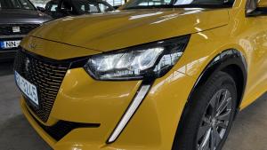 Dzeltens Peugeot 208 2021 Rīga, ar dzinēja tilpumu 1.00 L un nobraukumu 46 tūkst. km par 1399000 €, foto 8 vietnē AUTOMOTO.COM.LV
