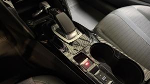 Dzeltens Peugeot 208 2021 Rīga, ar dzinēja tilpumu 1.00 L un nobraukumu 46 tūkst. km par 1399000 €, foto 22 vietnē AUTOMOTO.COM.LV