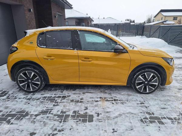 Yellow Peugeot 208 2022 in Panevezys, with an engine capacity of 0.00 L and mileage of 36 thousand km for 6650 €, photo 4 on AUTOMOTO.COM.LV