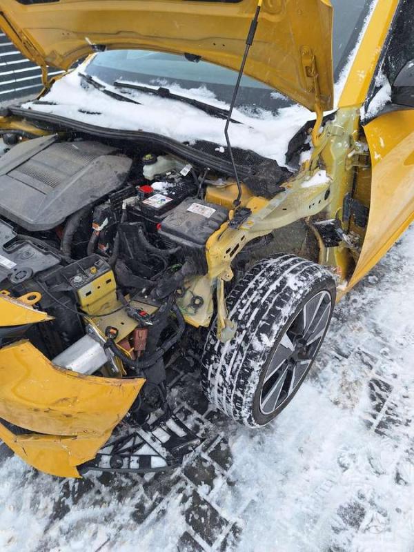 Yellow Peugeot 208 2022 in Panevezys, with an engine capacity of 0.00 L and mileage of 36 thousand km for 6650 €, photo 10 on AUTOMOTO.COM.LV