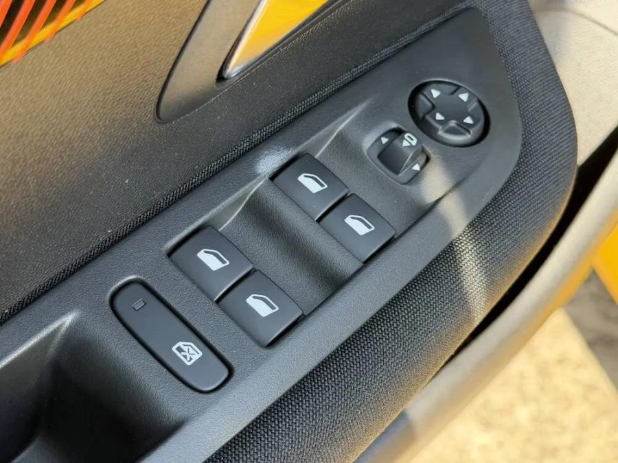 Yellow Peugeot 208 2022 in Riga, with an engine capacity of 1.20 L and mileage of 86 thousand km for 10900 €, photo 8 on AUTOMOTO.COM.LV