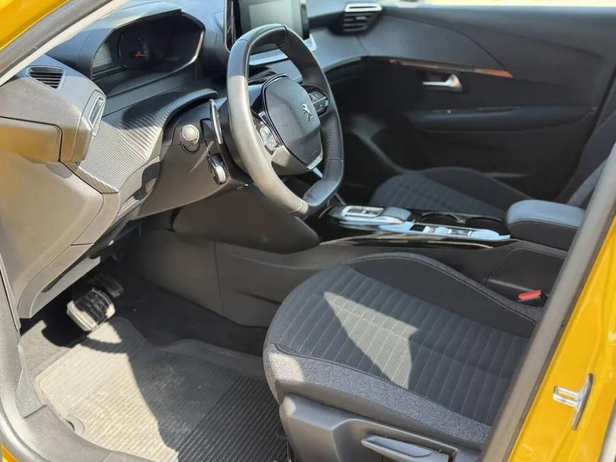 Yellow Peugeot 208 2022 in Riga, with an engine capacity of 1.20 L and mileage of 86 thousand km for 10900 €, photo 9 on AUTOMOTO.COM.LV
