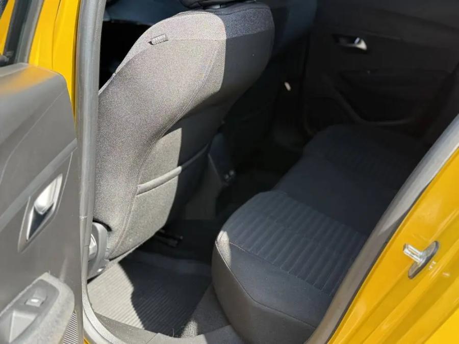 Yellow Peugeot 208 2022 in Riga, with an engine capacity of 1.20 L and mileage of 86 thousand km for 10900 €, photo 20 on AUTOMOTO.COM.LV