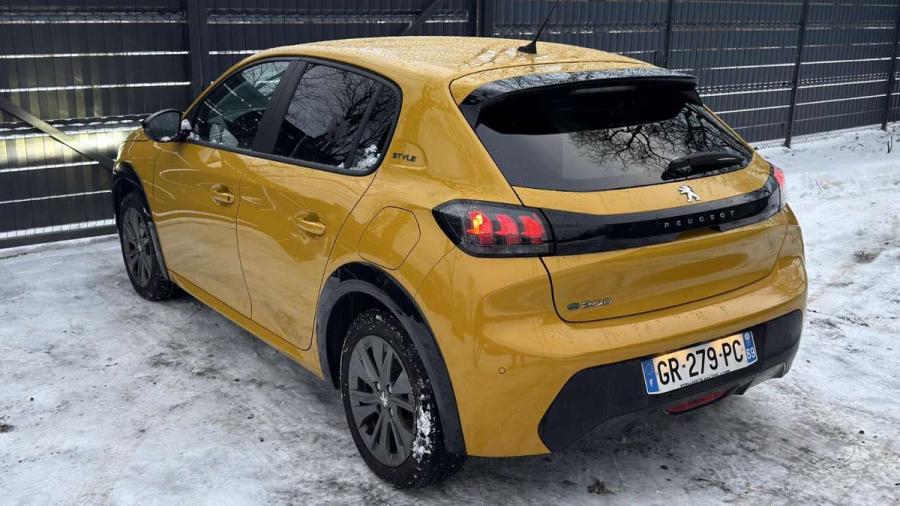 Yellow Peugeot 208 2023 in Jonava, with an engine capacity of 0.00 L and mileage of 16 thousand km for 8700 €, photo 7 on AUTOMOTO.COM.LV