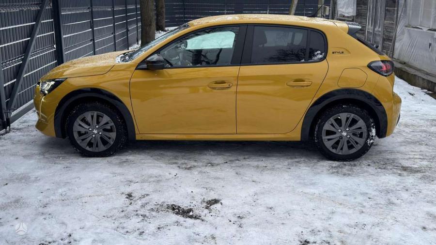Yellow Peugeot 208 2023 in Jonava, with an engine capacity of 0.00 L and mileage of 16 thousand km for 8700 €, photo 8 on AUTOMOTO.COM.LV