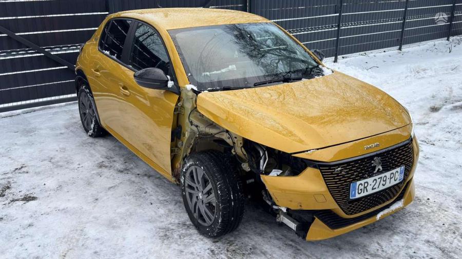 Yellow Peugeot 208 2023 in Jonava, with an engine capacity of 0.00 L and mileage of 16 thousand km for 8700 €, photo 11 on AUTOMOTO.COM.LV