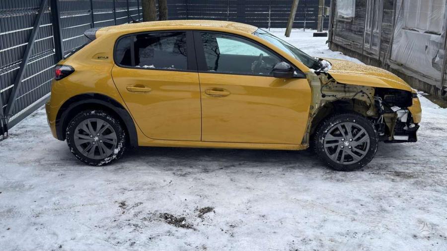 Yellow Peugeot 208 2023 in Jonava, with an engine capacity of 0.00 L and mileage of 16 thousand km for 8700 €, photo 12 on AUTOMOTO.COM.LV