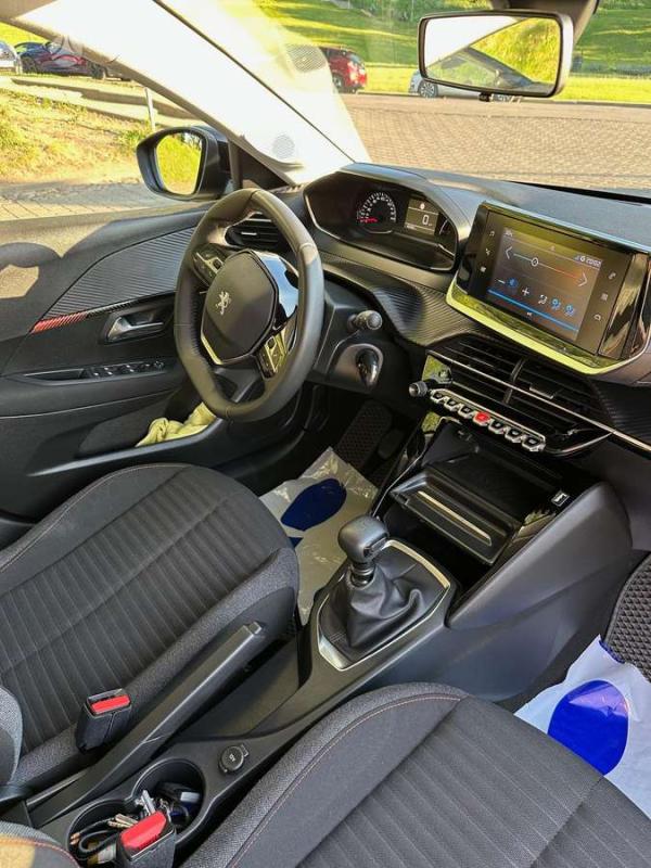 Yellow Peugeot 208 2023 in Vilnius, with an engine capacity of 1.20 L and mileage of 46 thousand km for 13300 €, photo 7 on AUTOMOTO.COM.LV