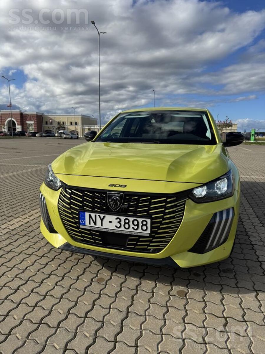 Yellow Peugeot 208 2024 in Riga, with an engine capacity of 1.20 L and mileage of 17 thousand km for 18300 €, photo 3 on AUTOMOTO.COM.LV