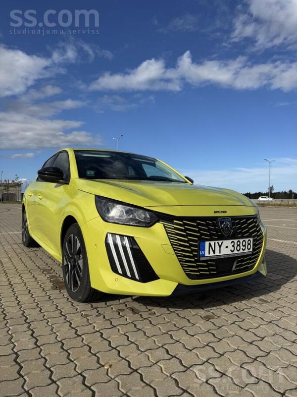 Yellow Peugeot 208 2024 in Riga, with an engine capacity of 1.20 L and mileage of 17 thousand km for 18300 €, photo 3 on AUTOMOTO.COM.LV
