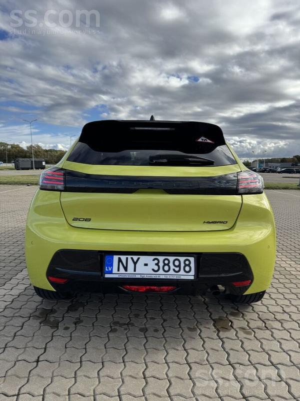 Yellow Peugeot 208 2024 in Riga, with an engine capacity of 1.20 L and mileage of 17 thousand km for 18300 €, photo 7 on AUTOMOTO.COM.LV