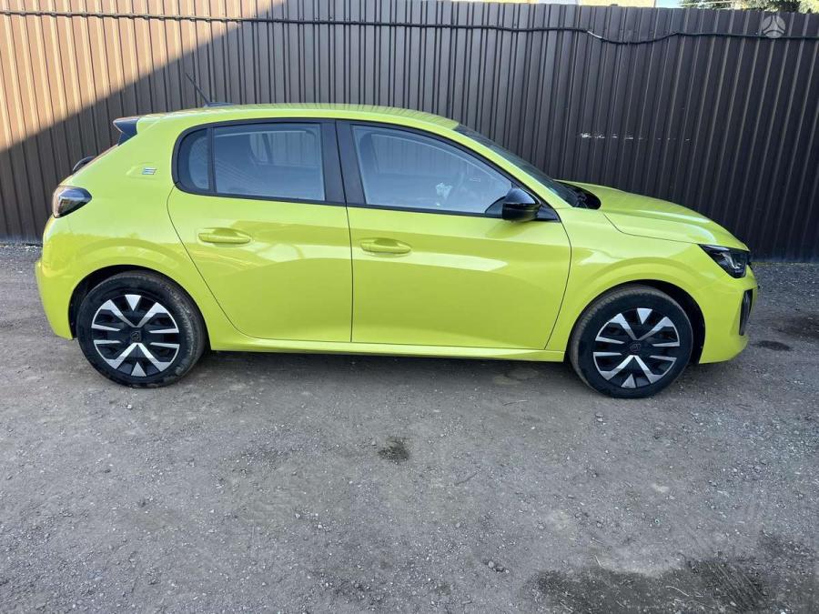 Yellow Peugeot 208 2024 in Kaunas, with an engine capacity of 0.00 L and mileage of 13 thousand km for 10000 €, photo 5 on AUTOMOTO.COM.LV