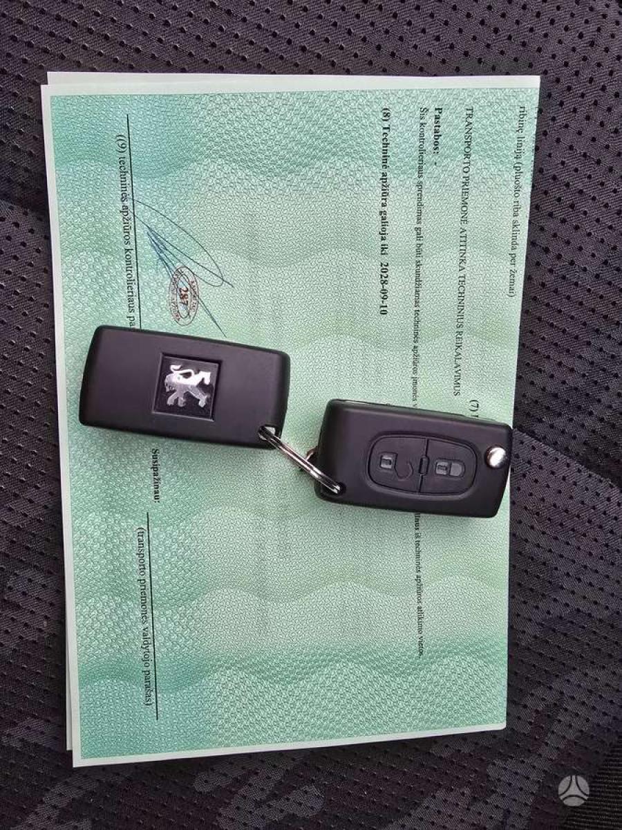 Black Peugeot 3008 2011 in Kaunas, with an engine capacity of 1.56 L and mileage of 270 thousand km for 3600 €, photo 17 on AUTOMOTO.COM.LV