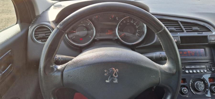 Black Peugeot 3008 2012 in Riga, with an engine capacity of 2.00 L and mileage of 278 thousand km for 5450 €, photo 13 on AUTOMOTO.COM.LV