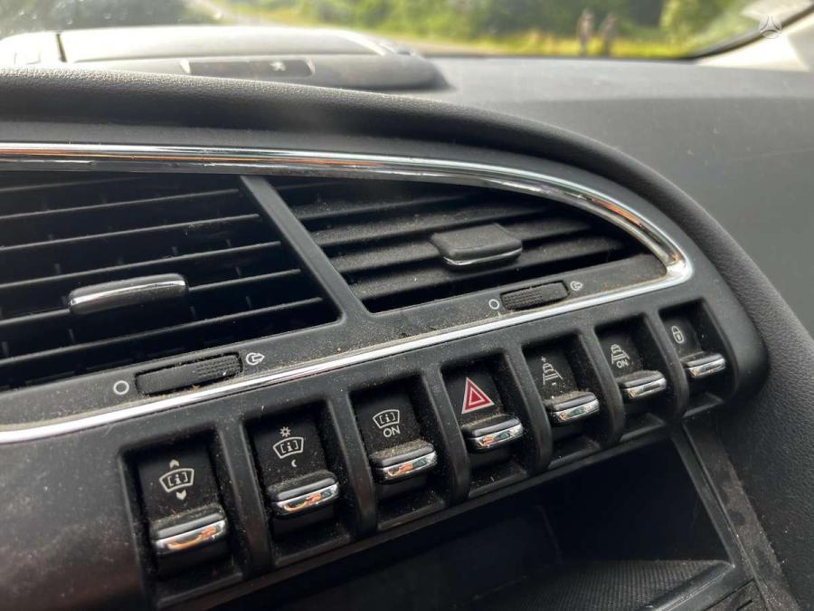 Melns Peugeot 3008 2013 Viļņa, ar dzinēja tilpumu 1.56 L un nobraukumu 295 tūkst. km par 2100 €, foto 20 vietnē AUTOMOTO.COM.LV