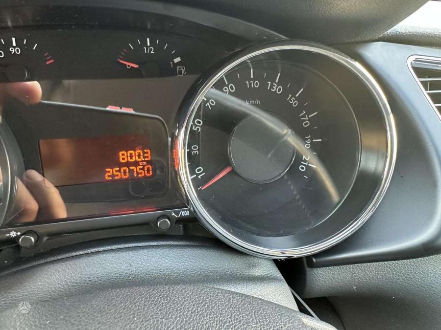 Черный Пежо 3008 2014 в Таураге, объемом двигателя 1.56 л и пробегом 250 тыс. км за 5000 €, фото 11 на AUTOMOTO.COM.LV