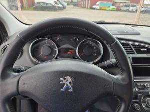 Melns Peugeot 3008 2015 Viļņa, ar dzinēja tilpumu 1.56 L un nobraukumu 205 tūkst. km par 5100 €, foto 12 vietnē AUTOMOTO.COM.LV