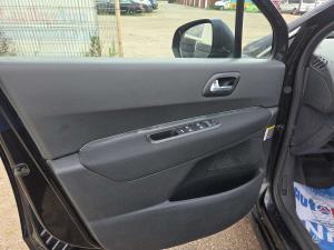Melns Peugeot 3008 2015 Viļņa, ar dzinēja tilpumu 1.56 L un nobraukumu 205 tūkst. km par 5100 €, foto 16 vietnē AUTOMOTO.COM.LV