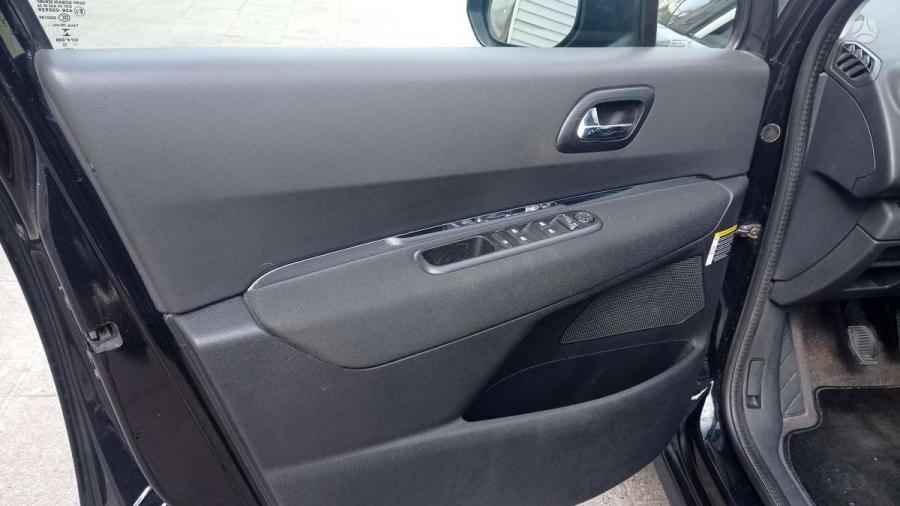 Black Peugeot 3008 2015 in Vilnius, with an engine capacity of 2.00 L and mileage of 298 thousand km for 5000 €, photo 15 on AUTOMOTO.COM.LV