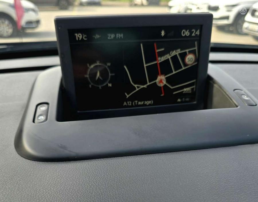 Melns Peugeot 3008 2015 Tauragė, ar dzinēja tilpumu 1.20 L un nobraukumu 138 tūkst. km par 5000 €, foto 19 vietnē AUTOMOTO.COM.LV