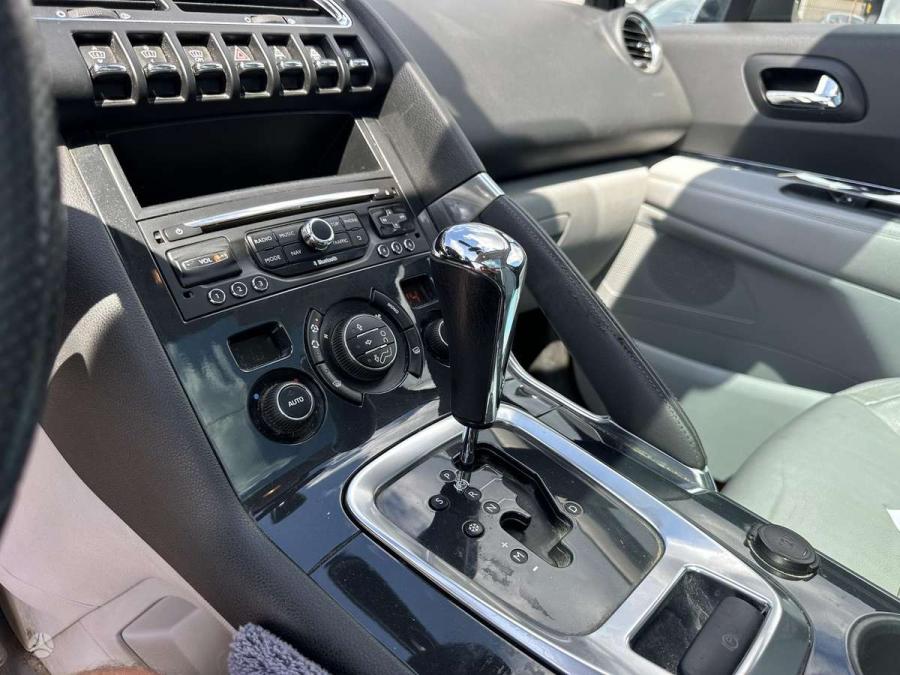 Black Peugeot 3008 2016 in Vilnius, with an engine capacity of 1.56 L and mileage of 219 thousand km for 6999 €, photo 19 on AUTOMOTO.COM.LV