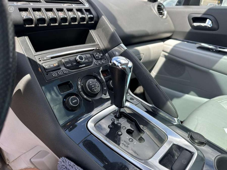 Black Peugeot 3008 2016 in Vilnius, with an engine capacity of 1.56 L and mileage of 219 thousand km for 6499 €, photo 20 on AUTOMOTO.COM.LV