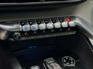 Melns Peugeot 3008 2017 Tauragė, ar dzinēja tilpumu 2.00 L un nobraukumu 254 tūkst. km par 13400 €, foto 43 vietnē AUTOMOTO.COM.LV
