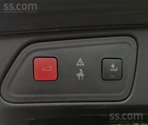 Black Peugeot 3008 2018 in Riga, with an engine capacity of 1.20 L and mileage of 138 thousand km for 9950 €, photo 9 on AUTOMOTO.COM.LV
