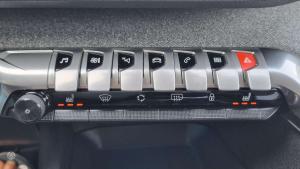 Melns Peugeot 3008 2018 Šauļi, ar dzinēja tilpumu 1.60 L un nobraukumu 210 tūkst. km par 11200 €, foto 26 vietnē AUTOMOTO.COM.LV